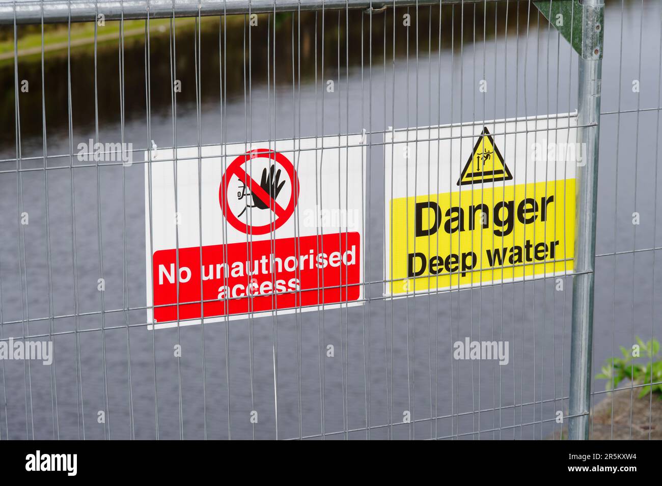 Deep water danger sign at rivers edge Stock Photo - Alamy