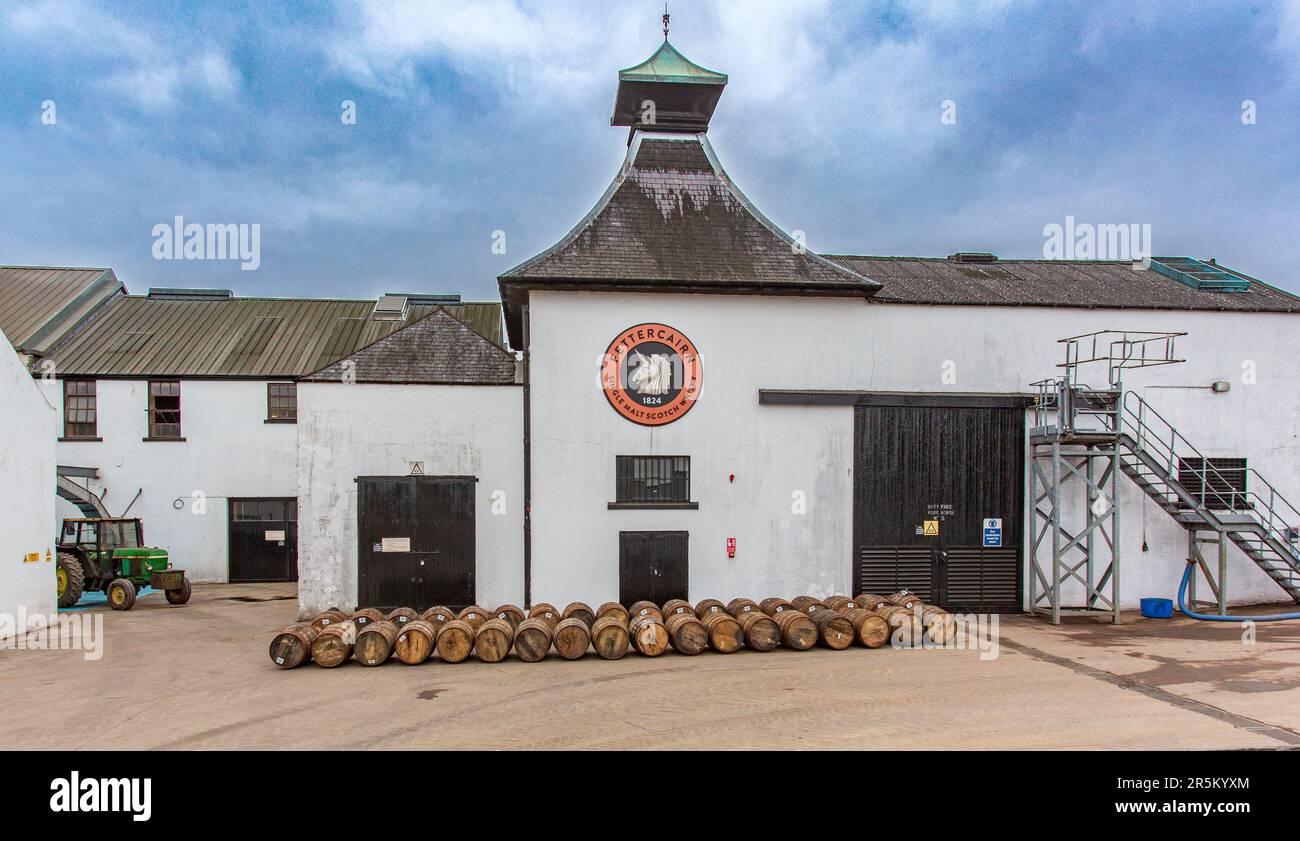 Whiskey distillery warehouse building hi-res stock photography and ...