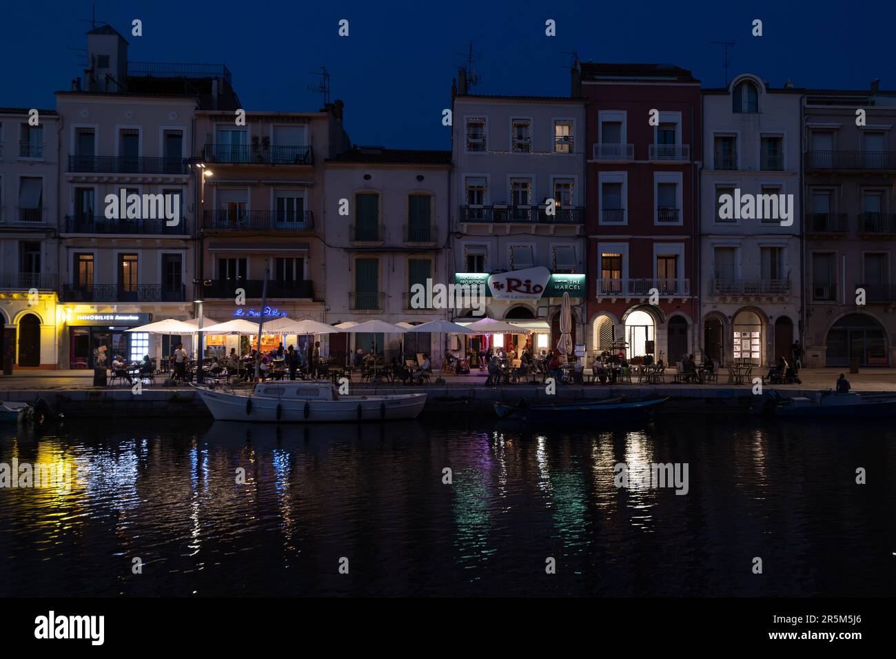 Sete france restaurants hi-res stock photography and images - Alamy