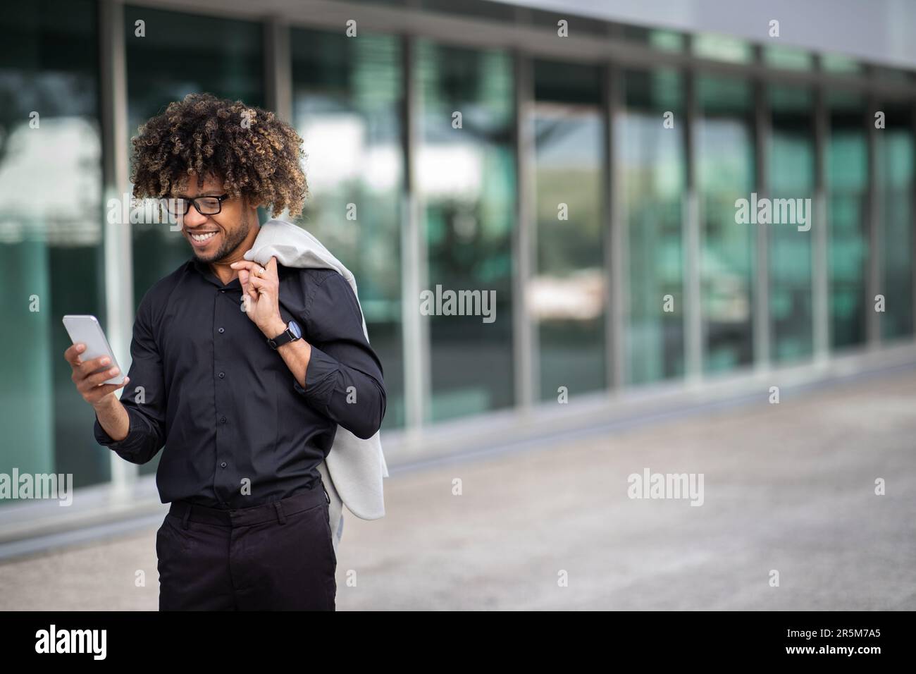 Shoulder surfing background hi-res stock photography and images - Alamy