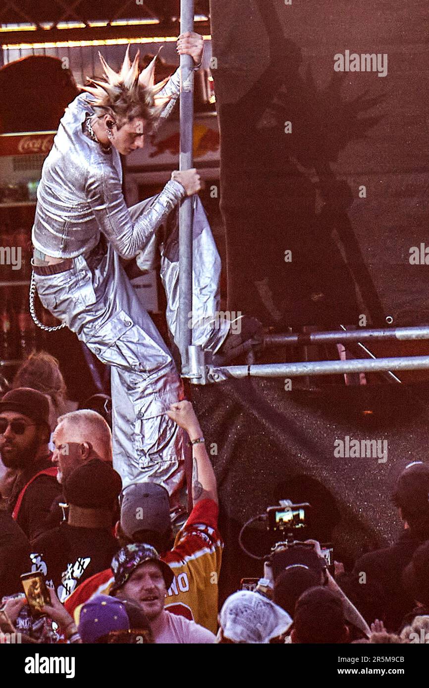 Machine gun kelly in 2023 hi-res stock photography and images - Alamy