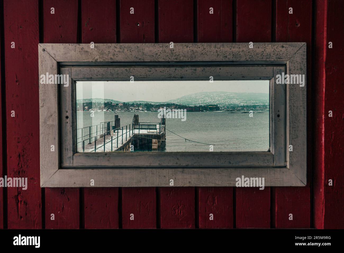 Computer monitor displays red hi-res stock photography and images - Alamy