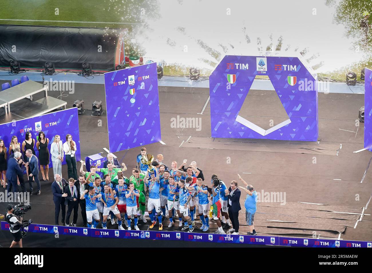 Naples, Italy. 04th June, 2023. Giovanni Di Lorenzo of SSC Napoli lifts ...
