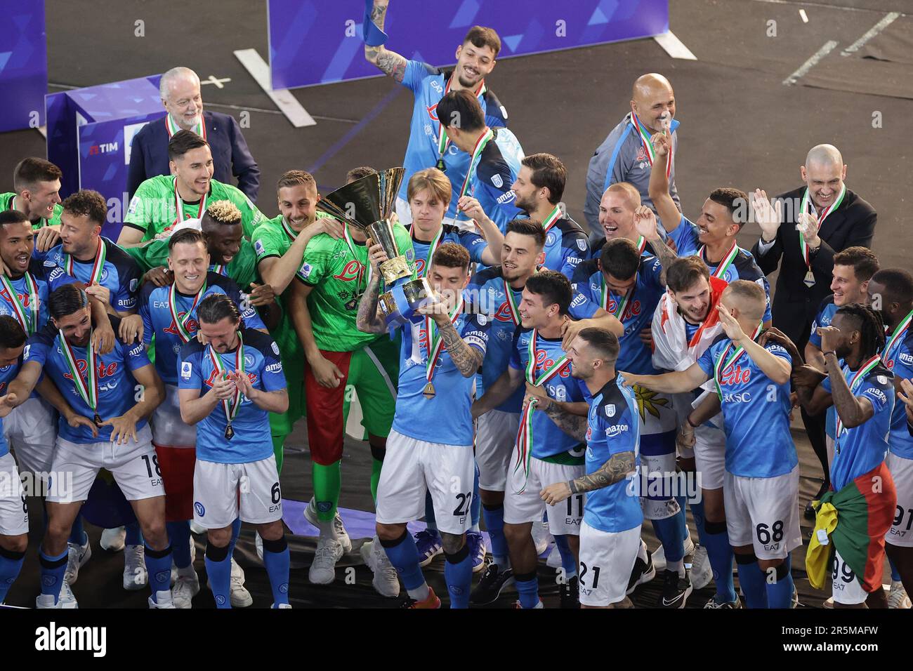 Naples, Italy. 04th June, 2023. Giovanni Di Lorenzo of SSC Napoli lifts ...