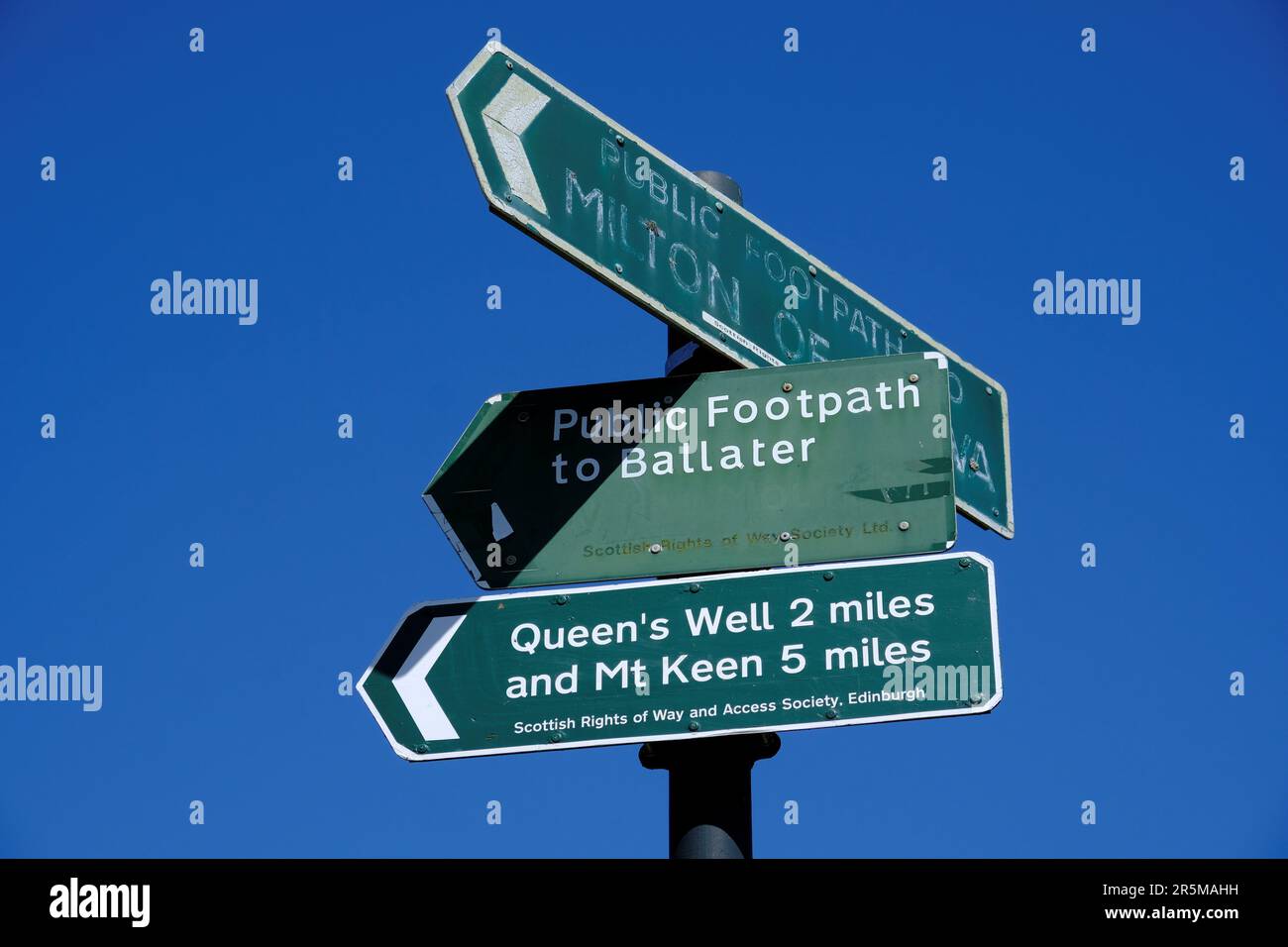 Signs for Mount Keen and The Queens Well, Glen Esk, Angus Glens ...