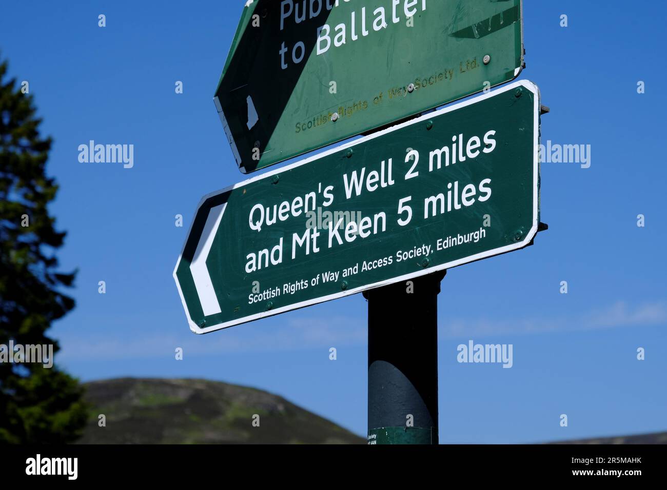 Signs for Mount Keen and The Queens Well, Glen Esk, Angus Glens ...
