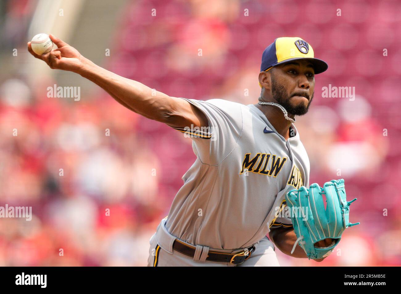 Milwaukee Brewers relief pitcher Elvis Peguero throws against the ...