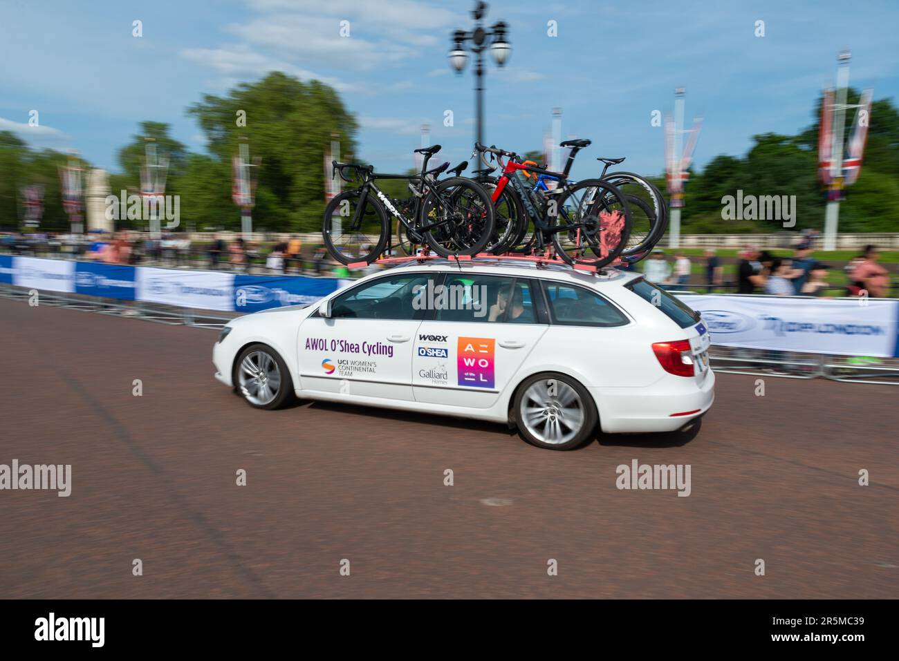 Cycling team car hi-res stock photography and images - Alamy