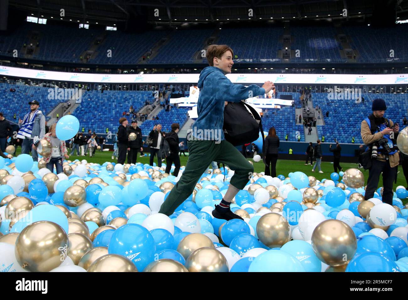 Fans of the Zenit football club run through balloons. Zenit football ...