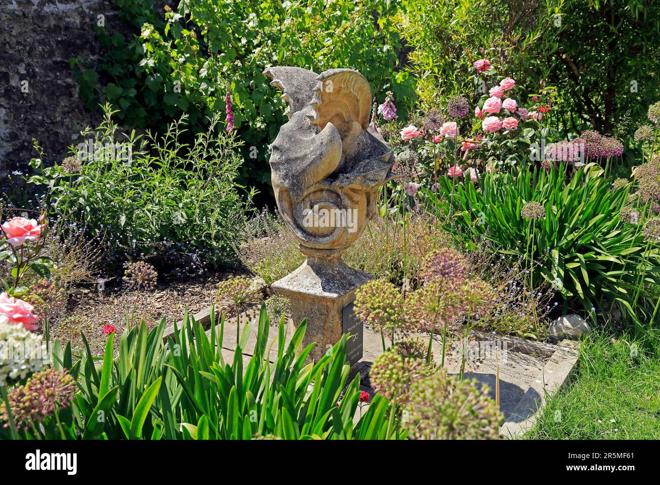 Do Not Disturb The Sleeping Dragon - sculpture, Gareth Jones. Cowbridge ...