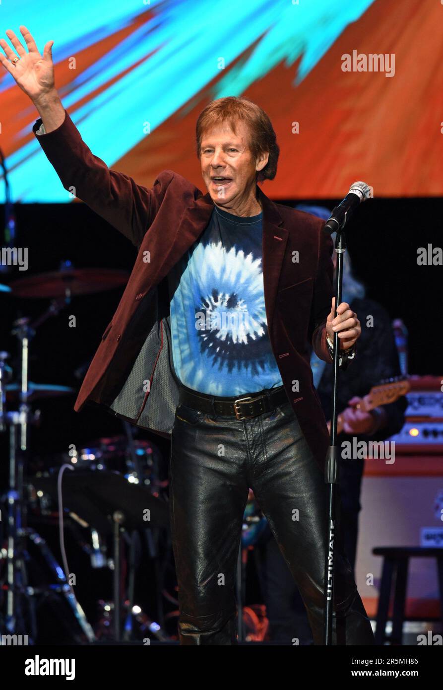 Hiawassee, GA, USA. 3rd June, 2023. The Turtles, Howard Kaylan on stage ...