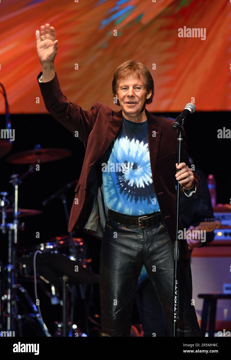 Hiawassee, GA, USA. 3rd June, 2023. The Turtles, Howard Kaylan on stage ...