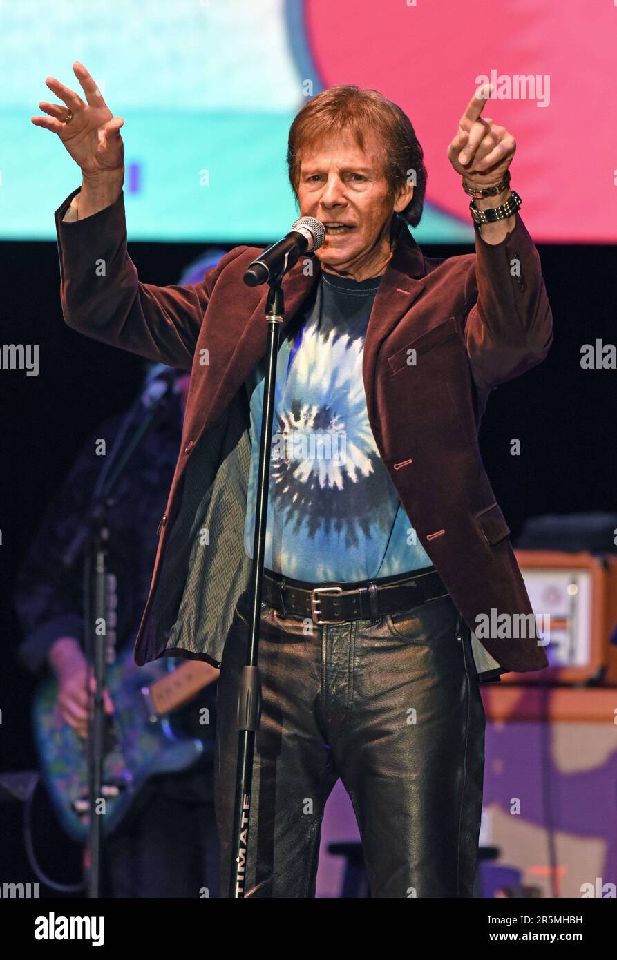 Hiawassee, GA, USA. 3rd June, 2023. The Turtles, Howard Kaylan on stage ...