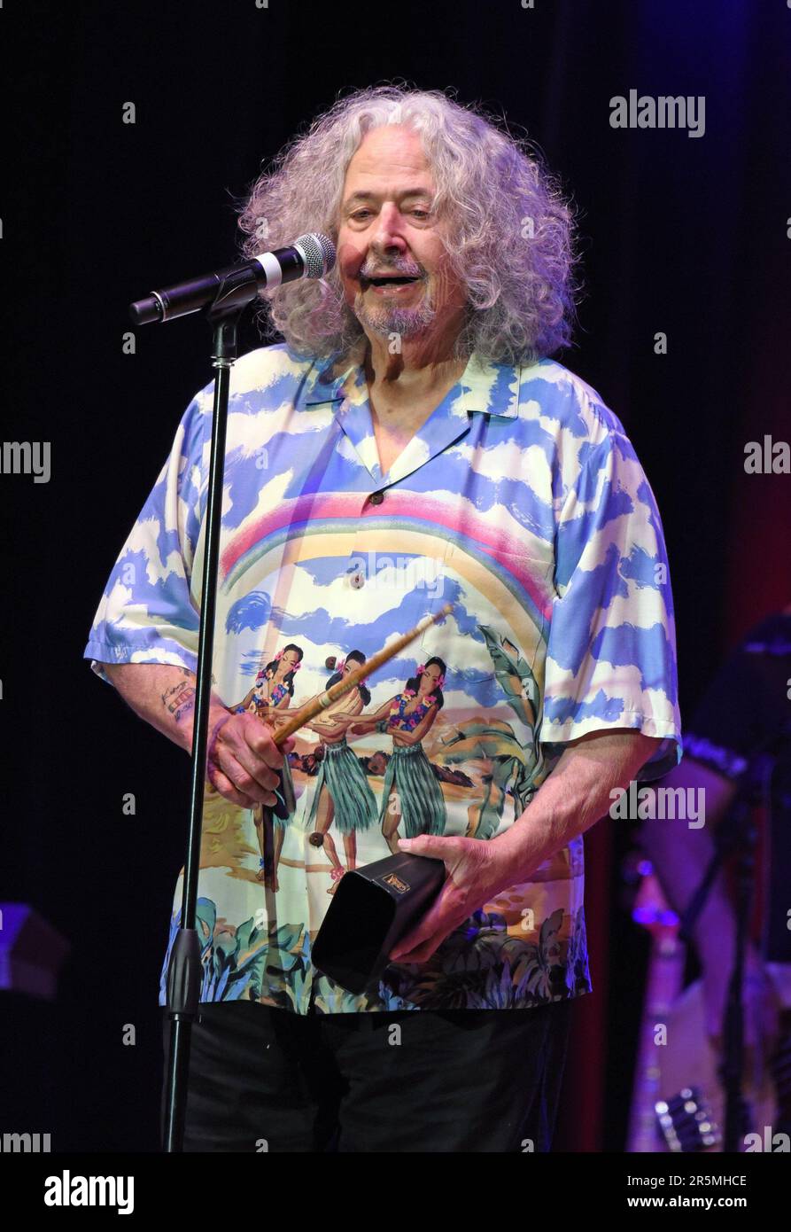Hiawassee, GA, USA. 3rd June, 2023. The Turtles, Mark Volman on stage ...