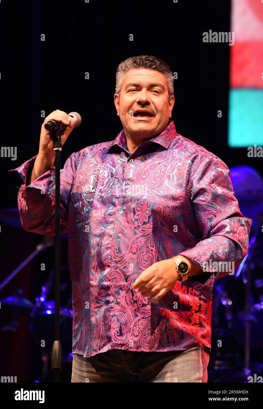 Happy together tour concert hi-res stock photography and images - Alamy