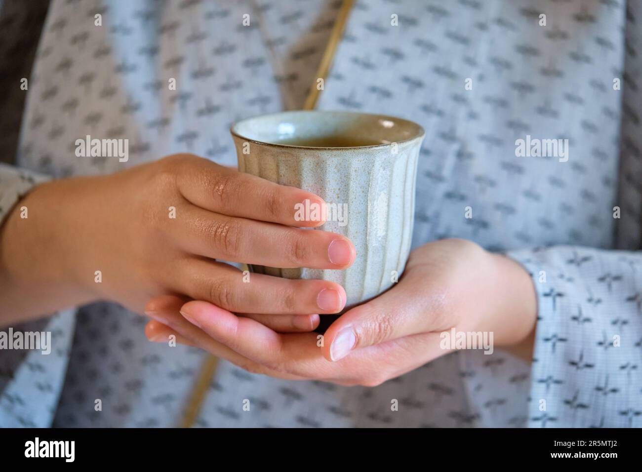 Hands holding japanese green tea Stock Photo - Alamy