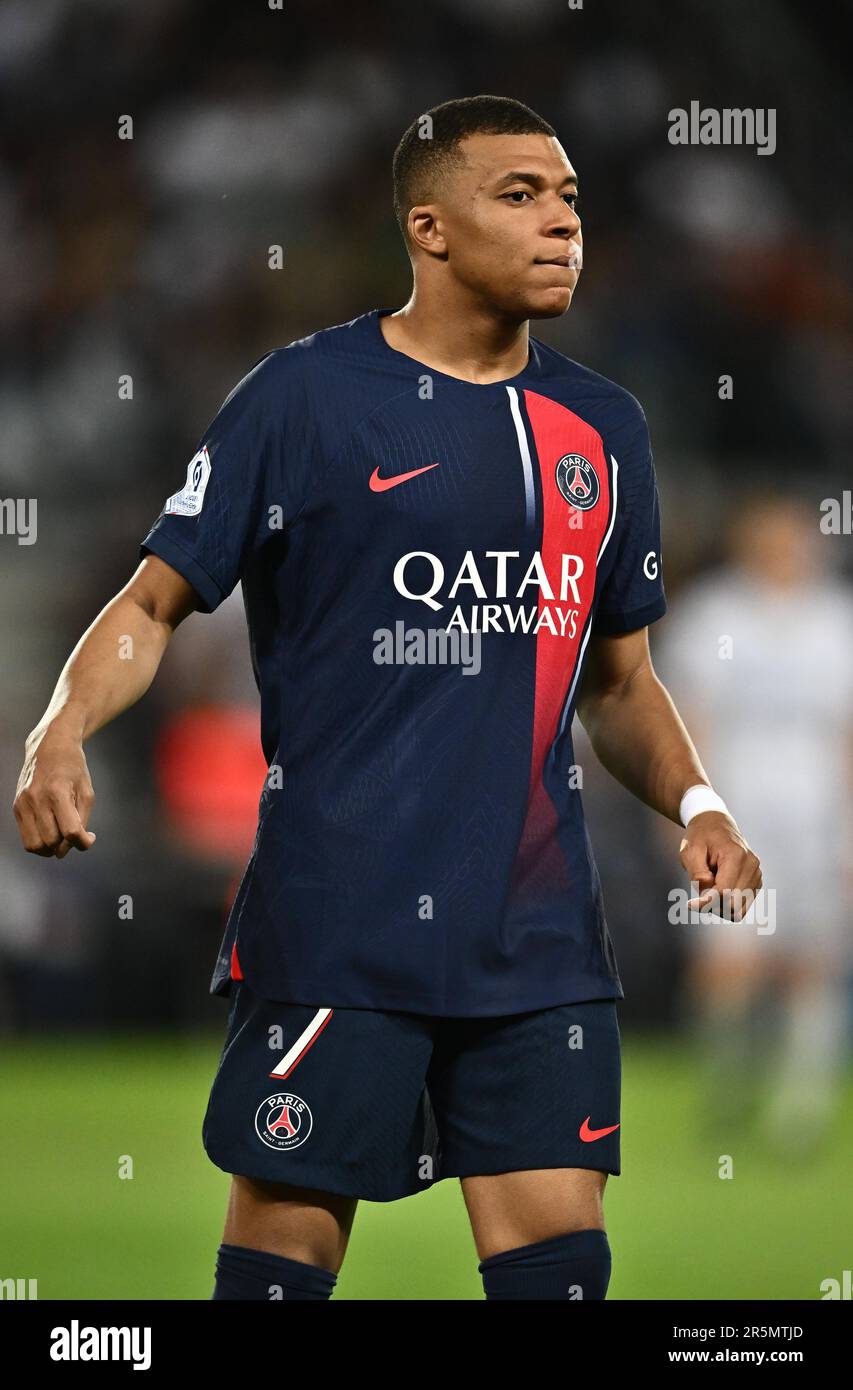 Kylian mbappe france kit hi-res stock photography and images - Alamy