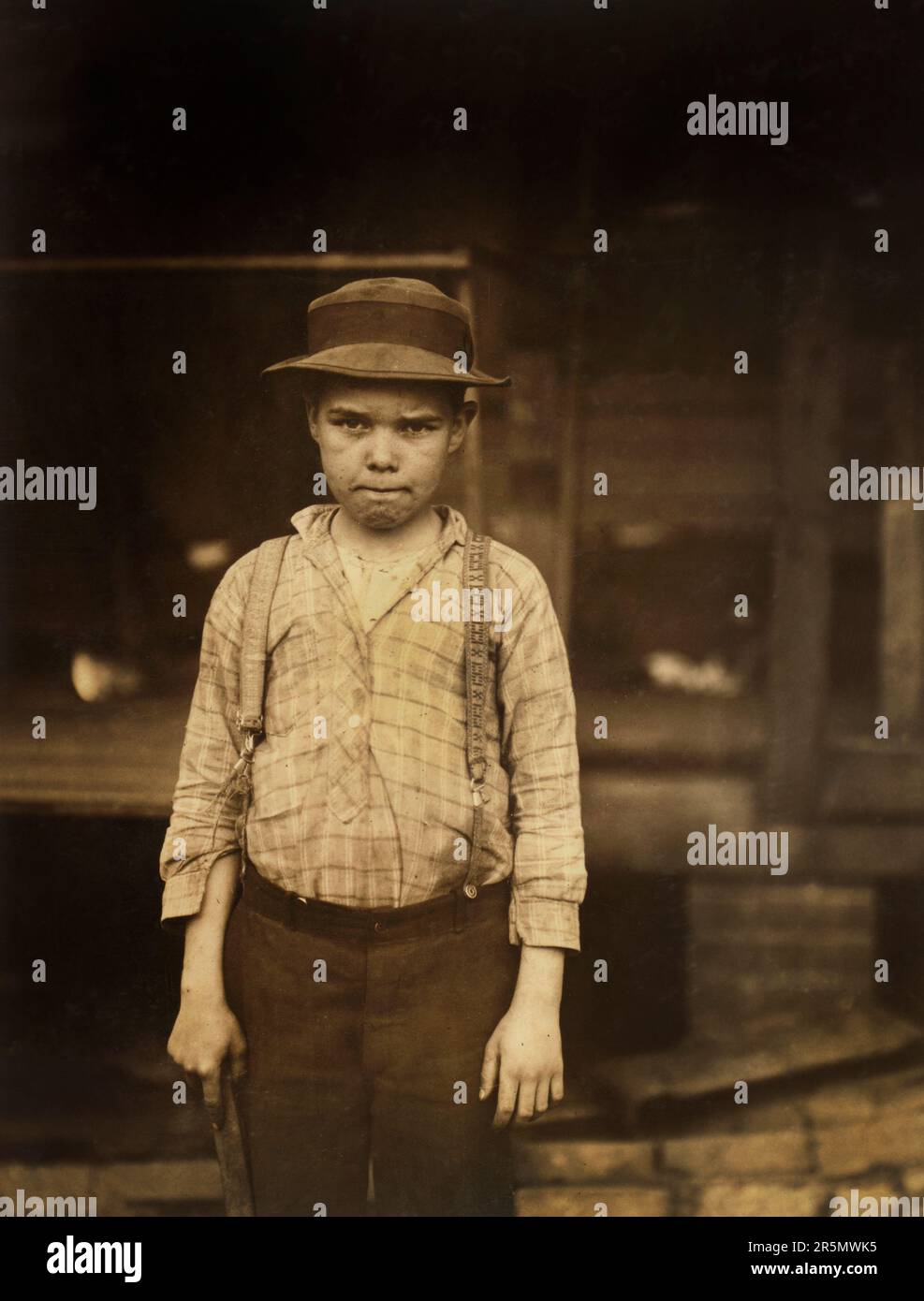 Textile mill worker historical hi-res stock photography and images - Alamy