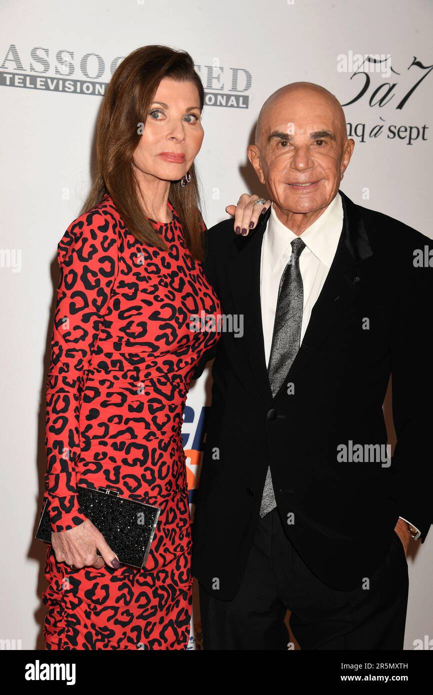 LOS ANGELES, CALIFORNIA - JUNE 02: (L-R) Linell Shapiro and Robert ...