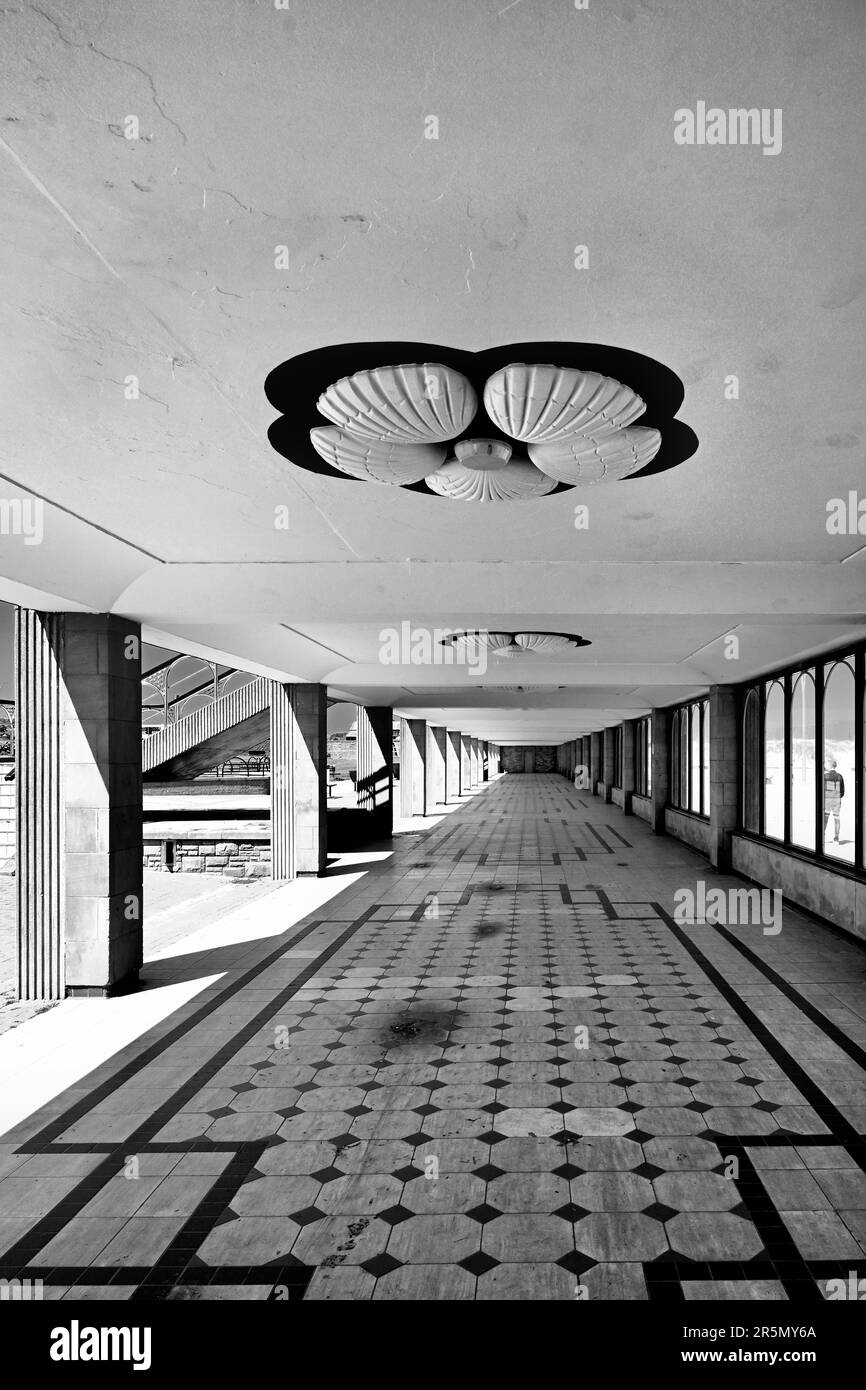 South Shields beach covered walkway boardwalk Stock Photo - Alamy