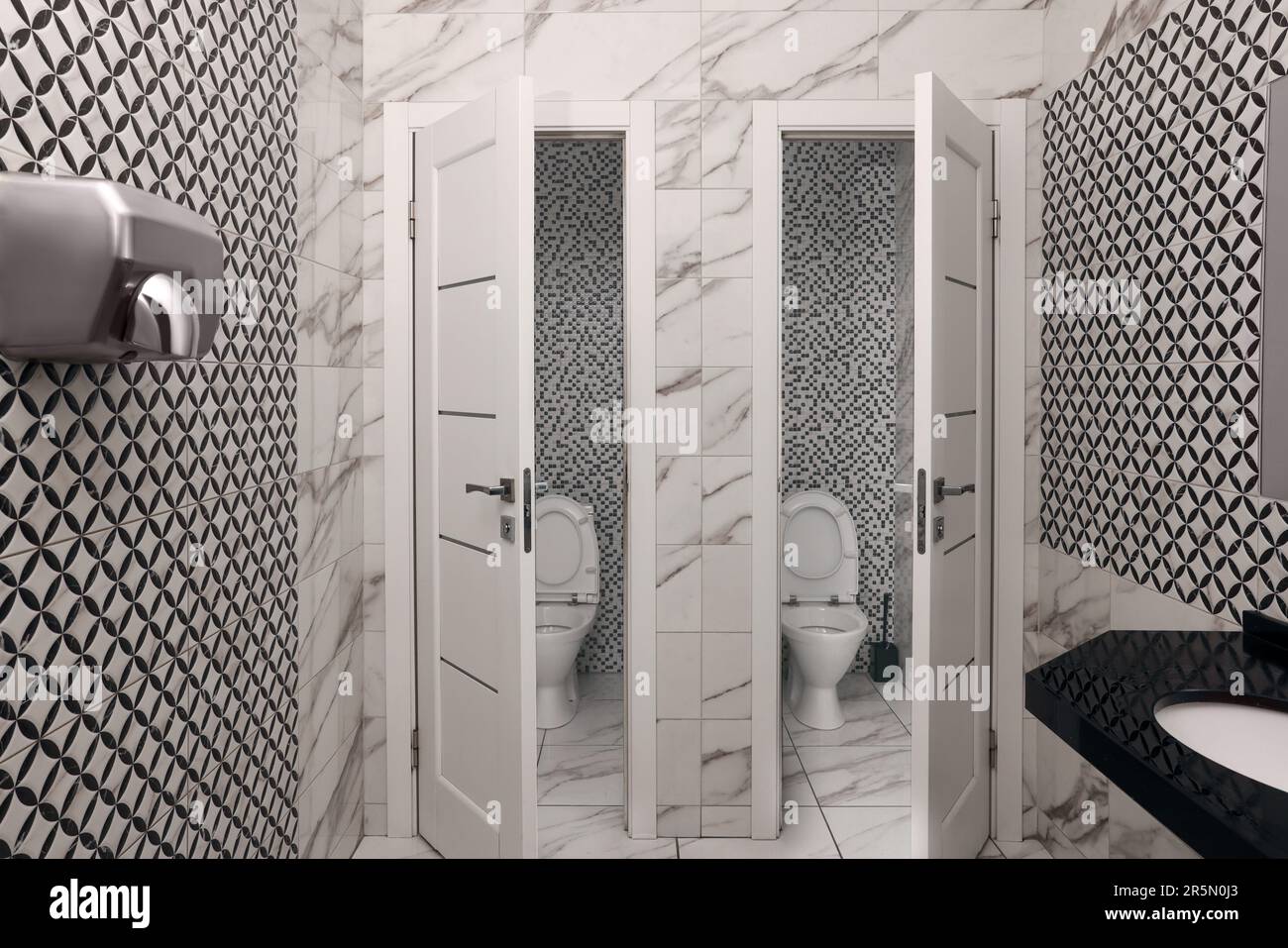 Public restroom white tiles hi-res stock photography and images - Alamy