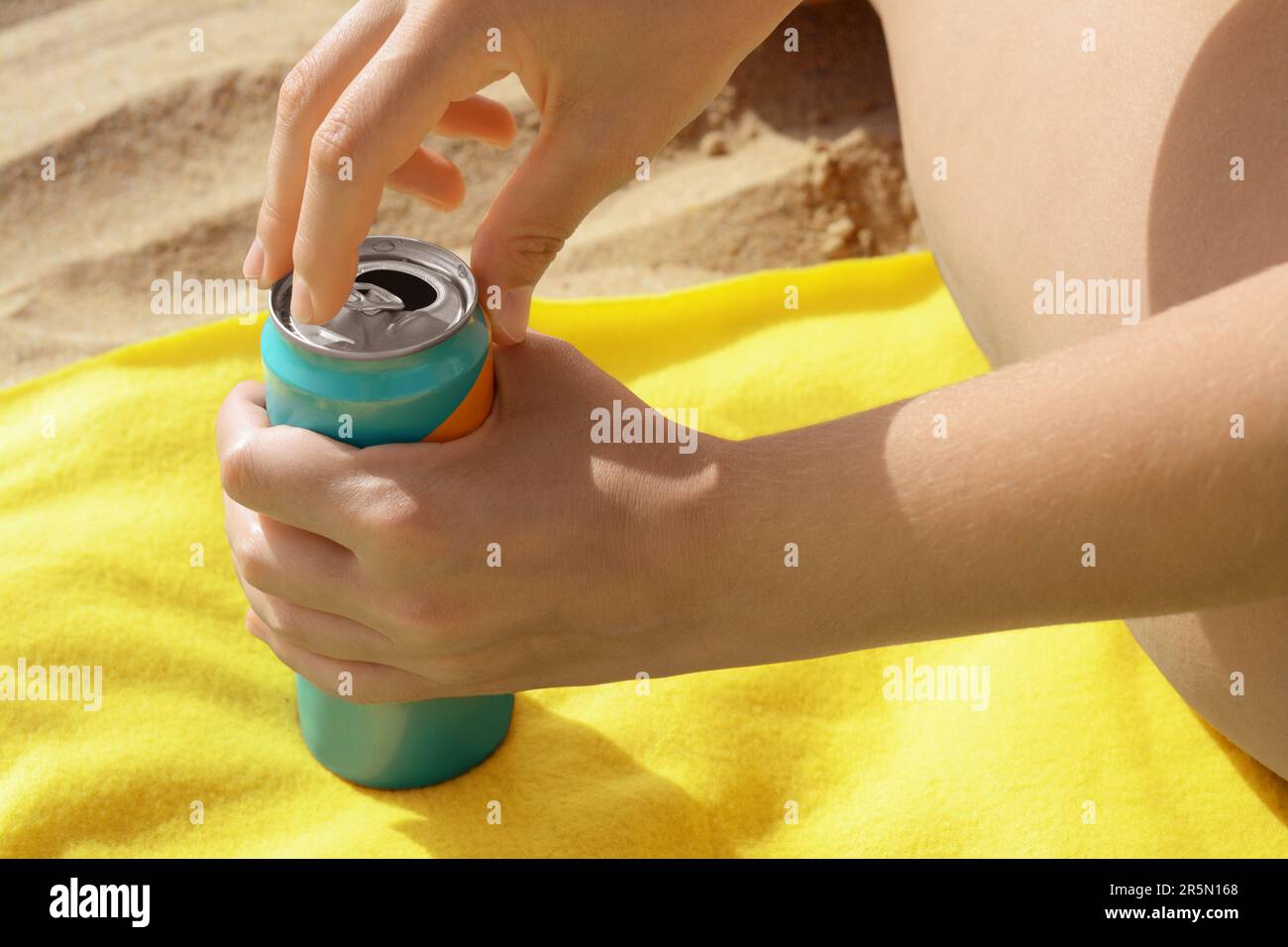 Hands opening can soda closeup hi-res stock photography and images - Alamy