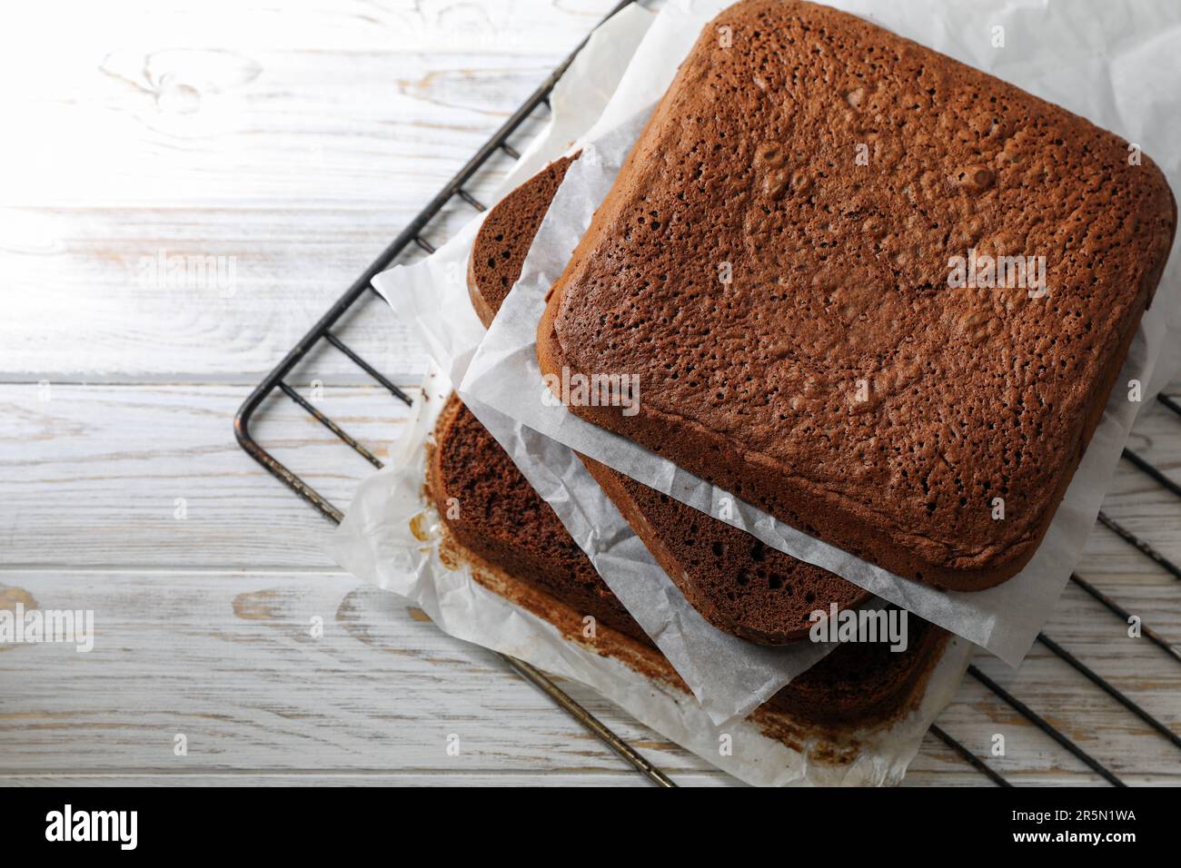 Sponge cake layers stacked hi-res stock photography and images - Alamy