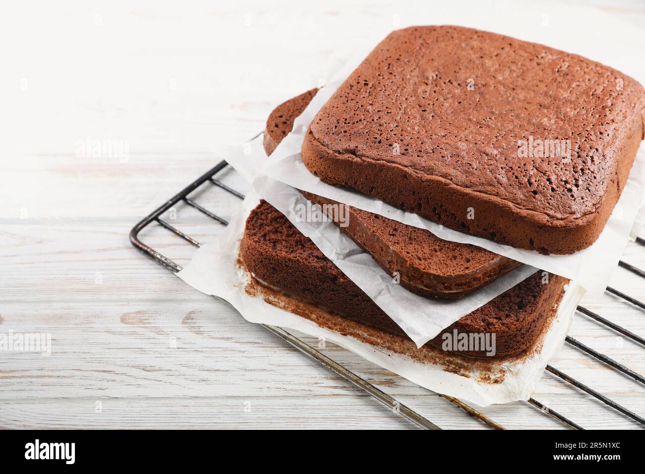 Sponge cake layers stacked hi-res stock photography and images - Alamy