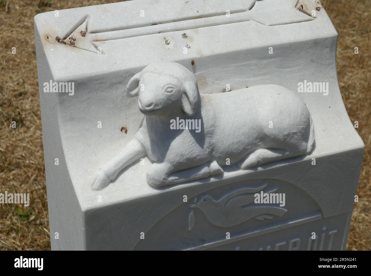 Grave lamb hi-res stock photography and images - Alamy