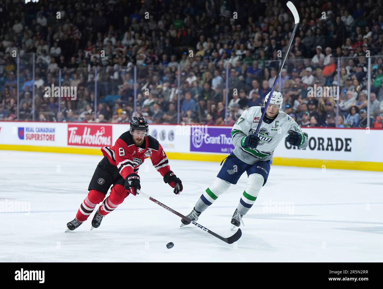 Quebec Remparts' Pier-Olivier Roy, left, and Seattle Thunderbirds ...