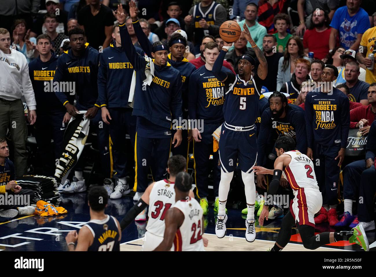 Denver Nuggets guard Kentavious Caldwell-Pope (5) shoots a 3-point ...