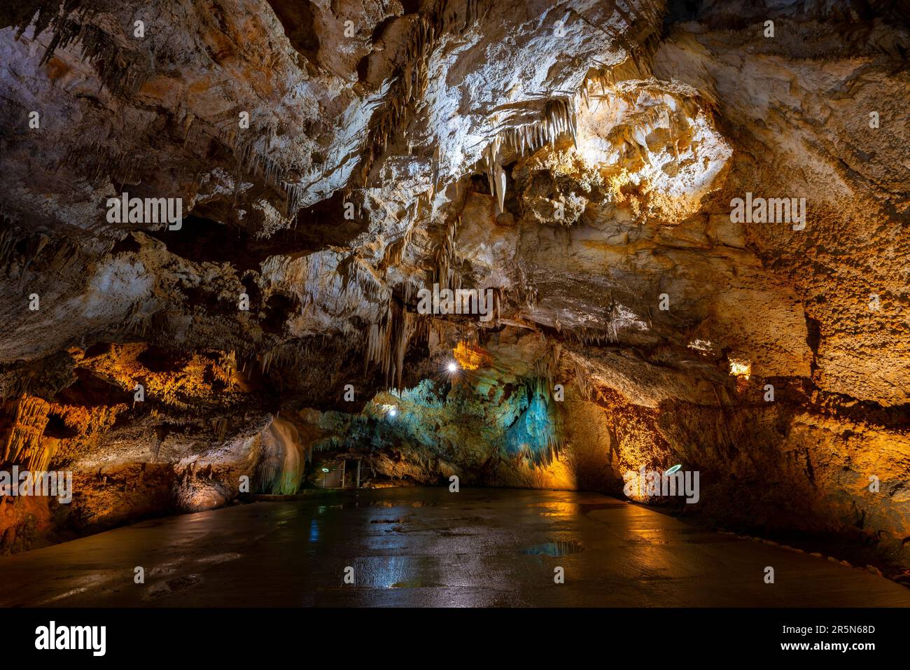 Stalagmites, stalactites, limestone deposits, Lipa Cave, Lipska pecina ...