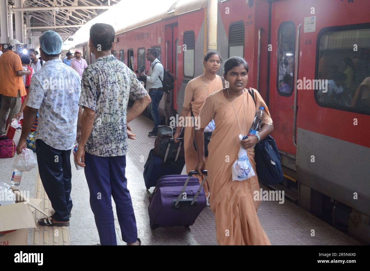 June 04, 2023, Balasore, India: Passengers of Coromondal express injury ...