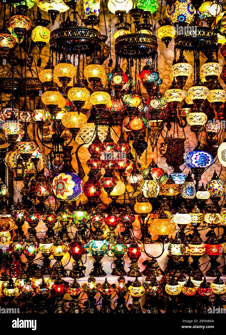 Traditional Arabic lantern Stock Photo - Alamy