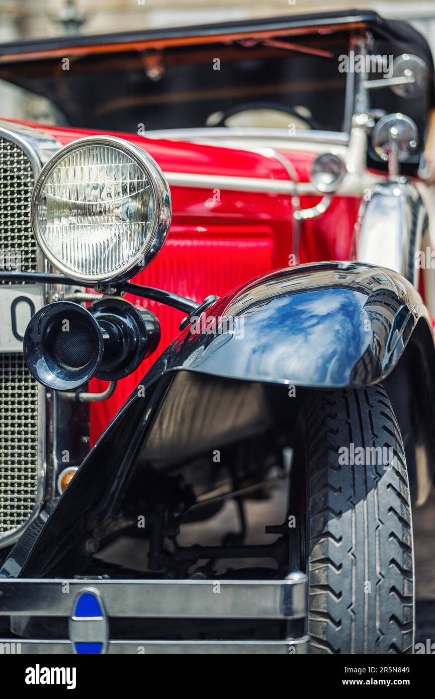 Old fashioned car design hi-res stock photography and images - Alamy