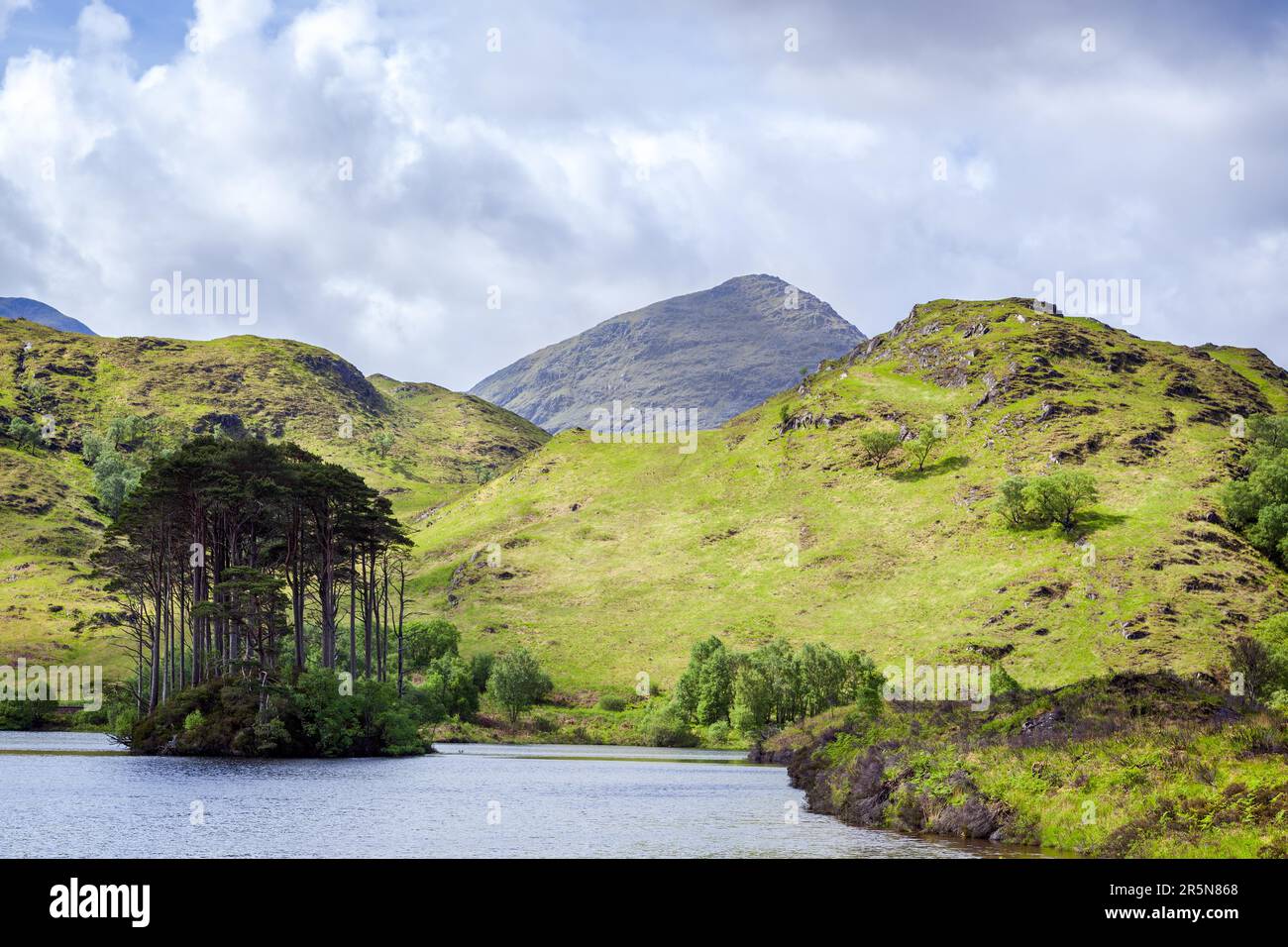 Freshwater loch hi-res stock photography and images - Alamy