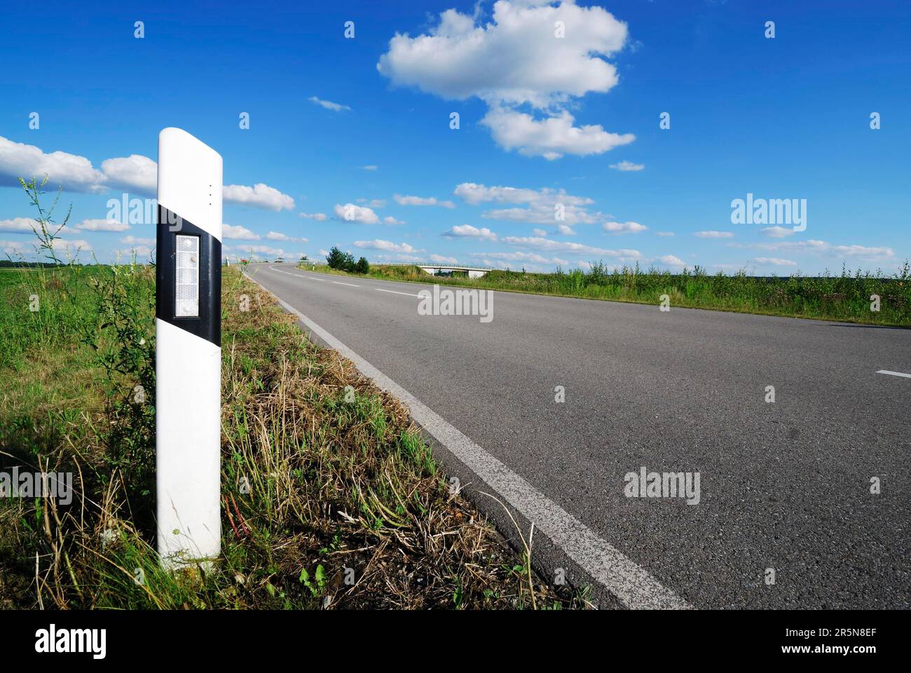 Country border sign hi-res stock photography and images - Alamy