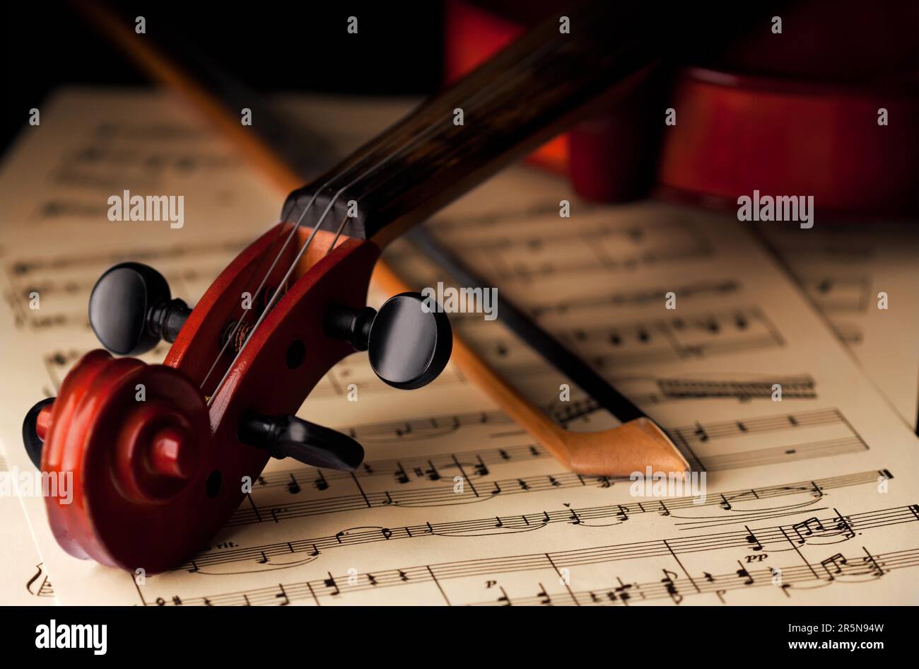Musical bow hi-res stock photography and images - Alamy