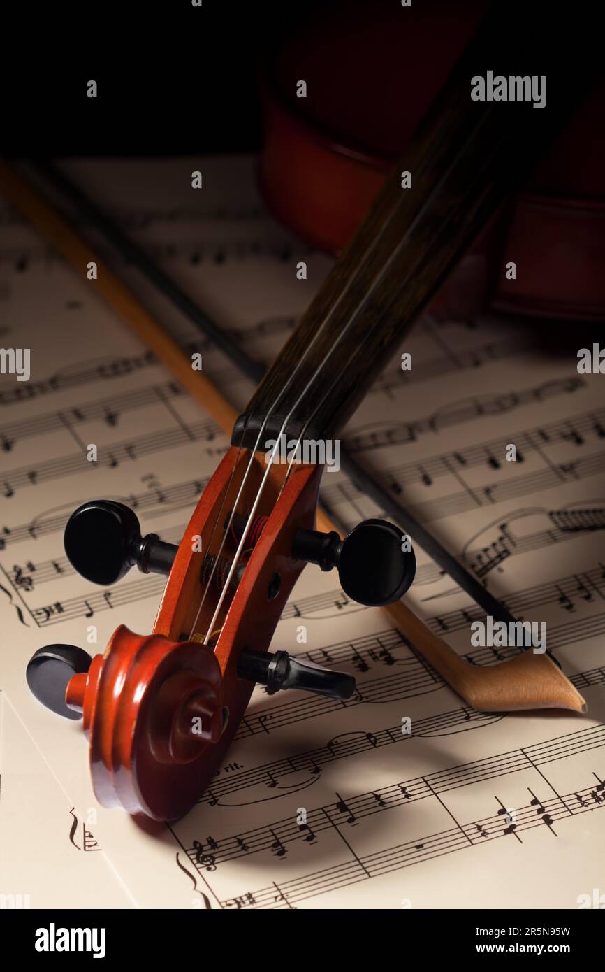 Musical bow hi-res stock photography and images - Alamy