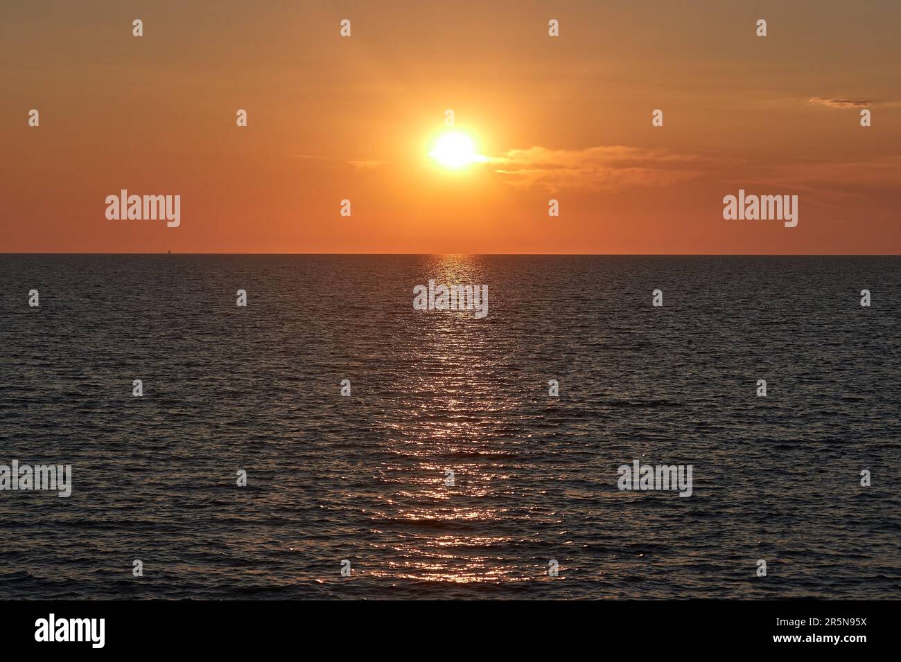 Cloudy sky over ocean sunset hi-res stock photography and images - Alamy