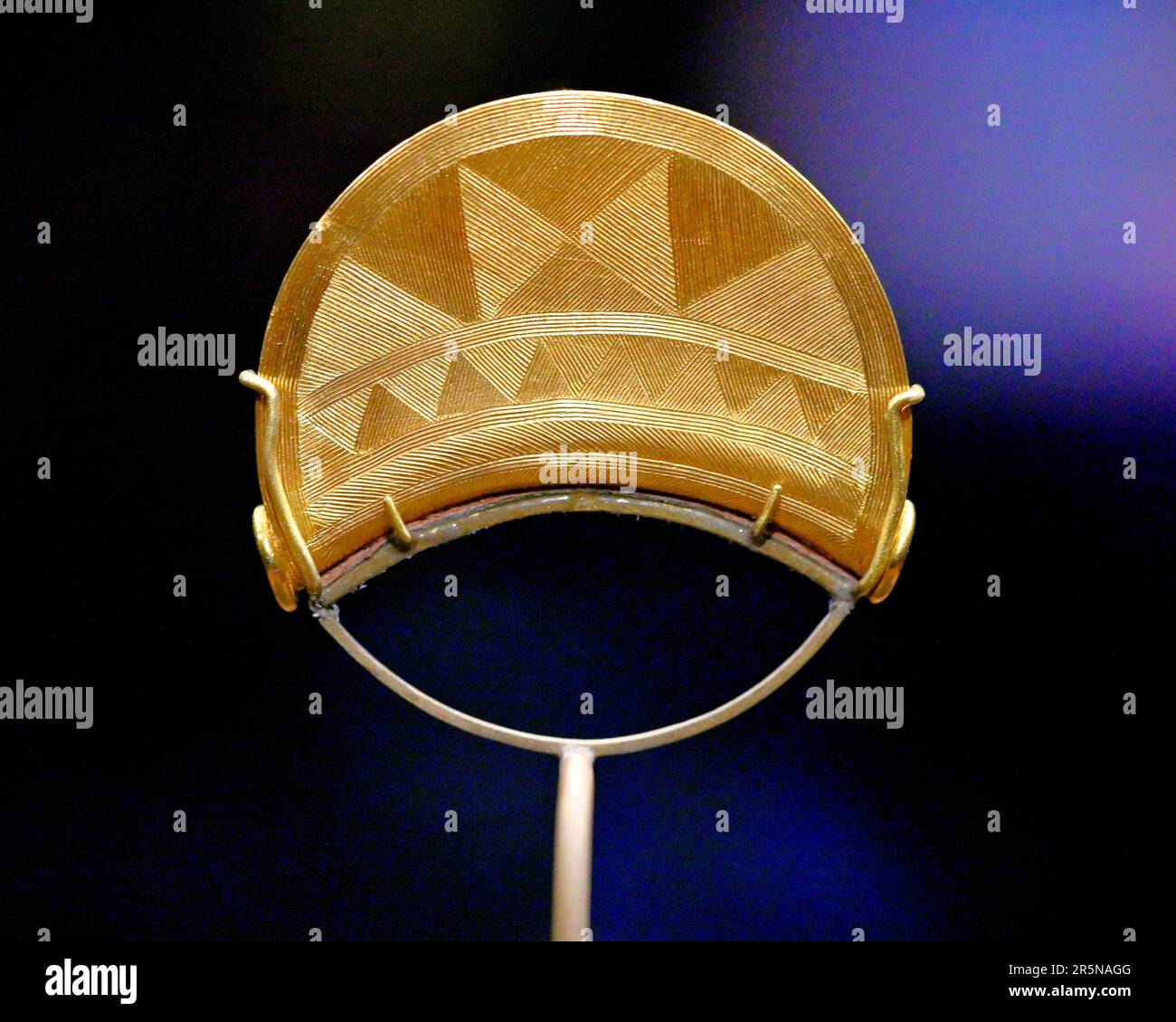 British Museum touring display of Bronze age gold relic the 4,000 year ...