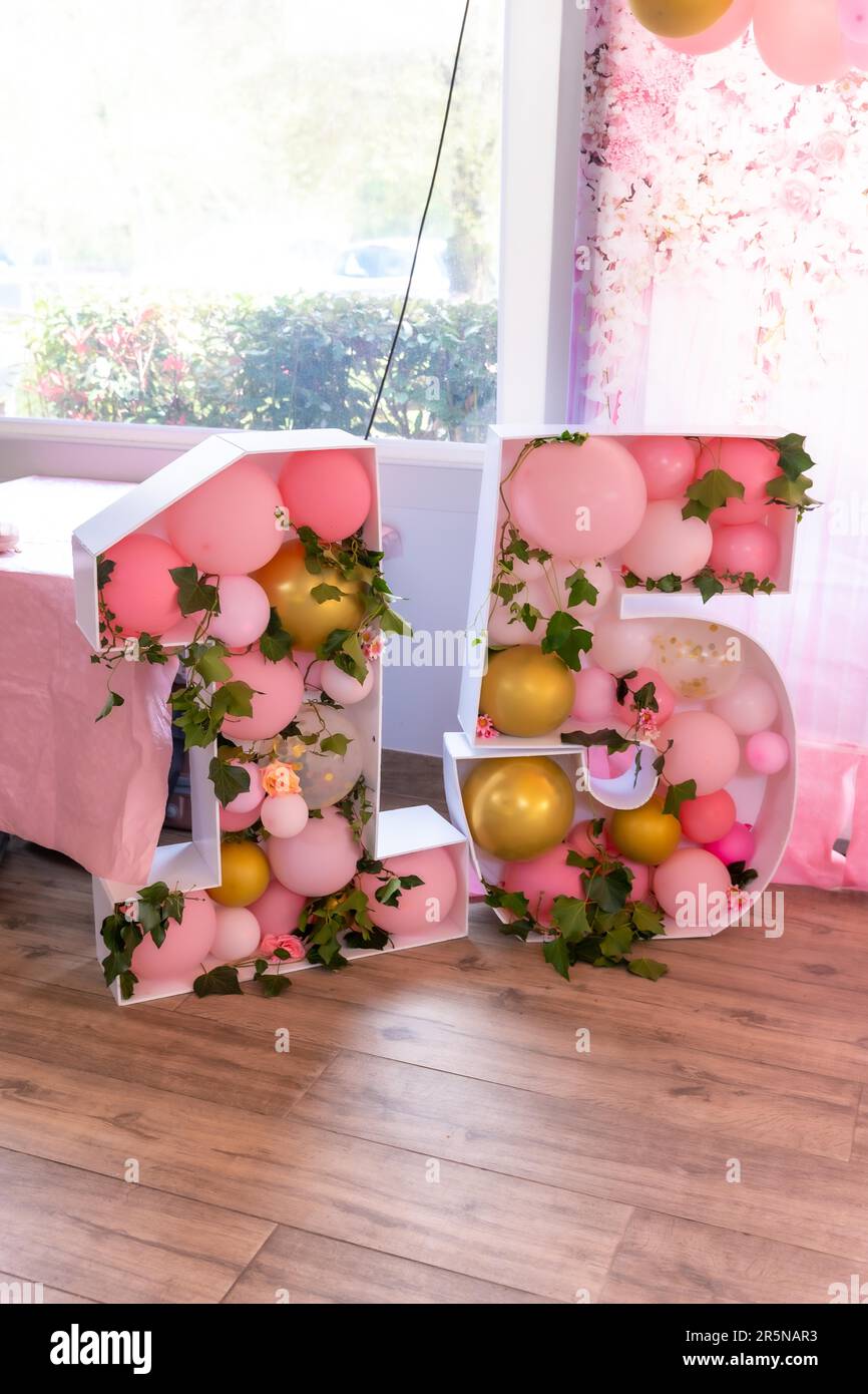 15th birthday decoration, traditional Latin American and Spanish party ...