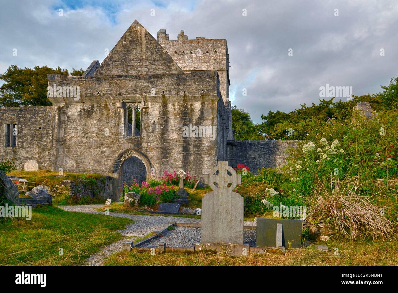 Muckross Abbey, Killarney, County Kerry, Ireland Stock Photo - Alamy