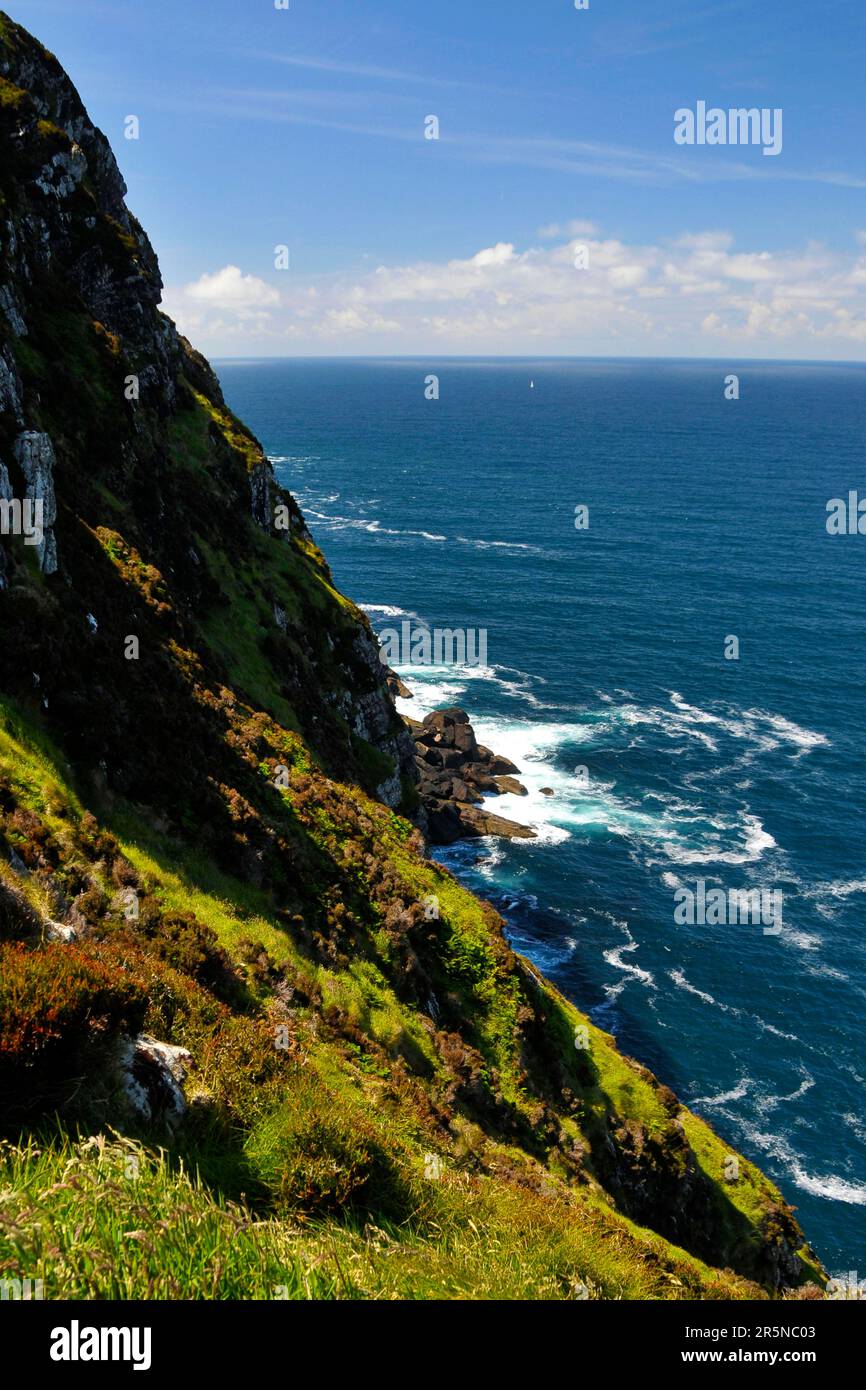 Irish cliff face hi-res stock photography and images - Alamy