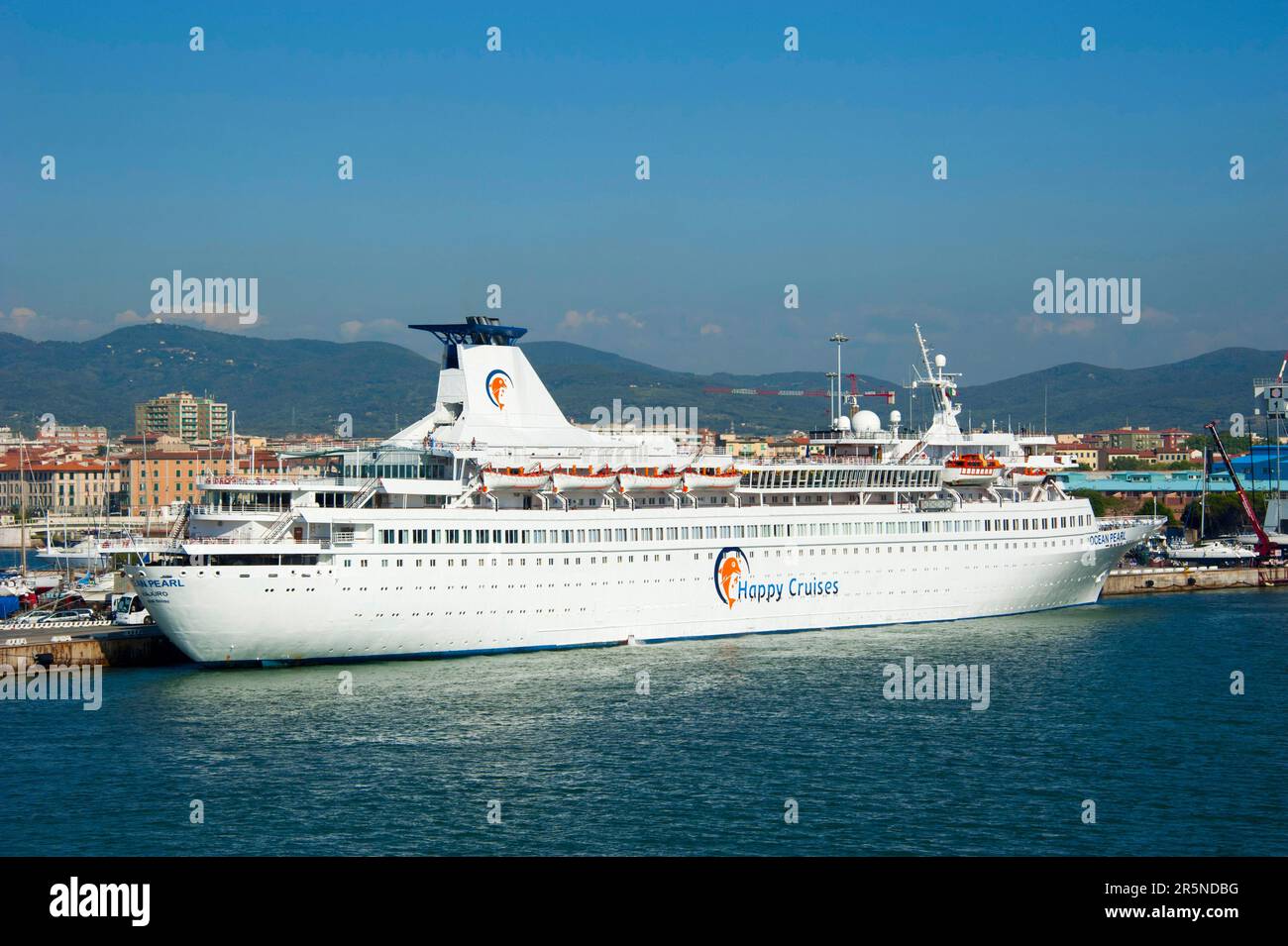 Cruise ship livorno hi-res stock photography and images - Alamy
