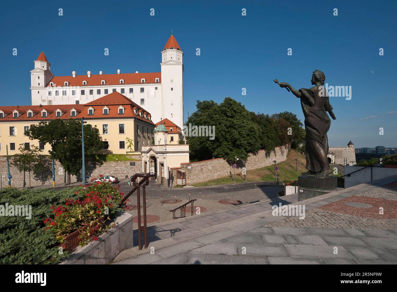 Castle pressburg hi-res stock photography and images - Alamy