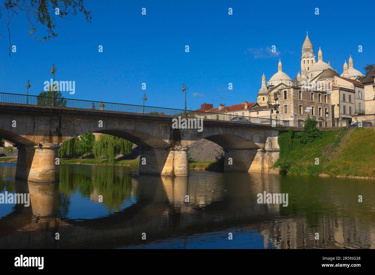 Perigueux Cathedral, River Isle, Perigueux, Aquitaine, Dordogne, France ...