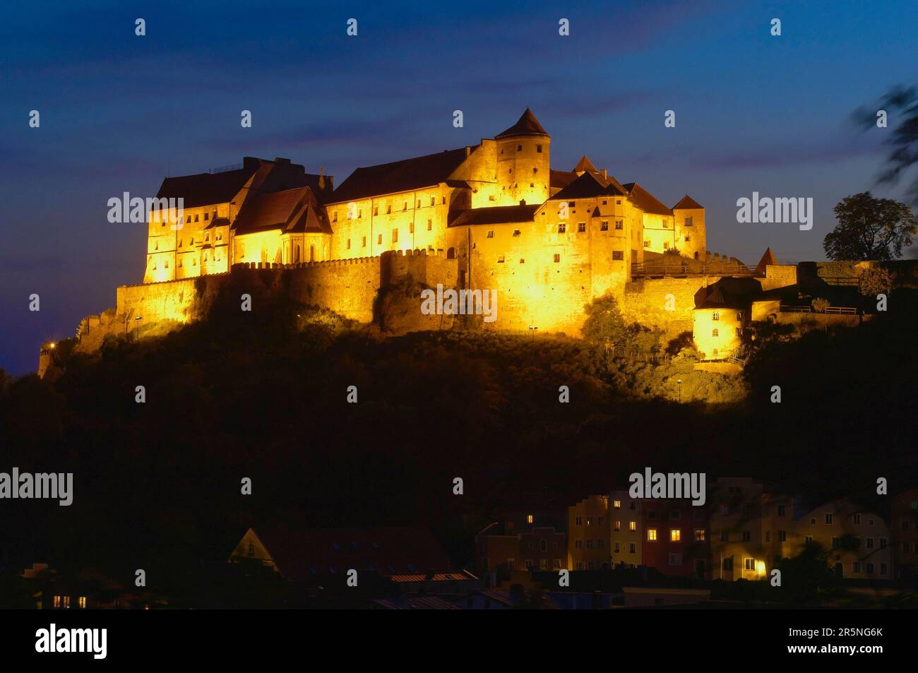 Burghausen castle bavaria night hi-res stock photography and images - Alamy