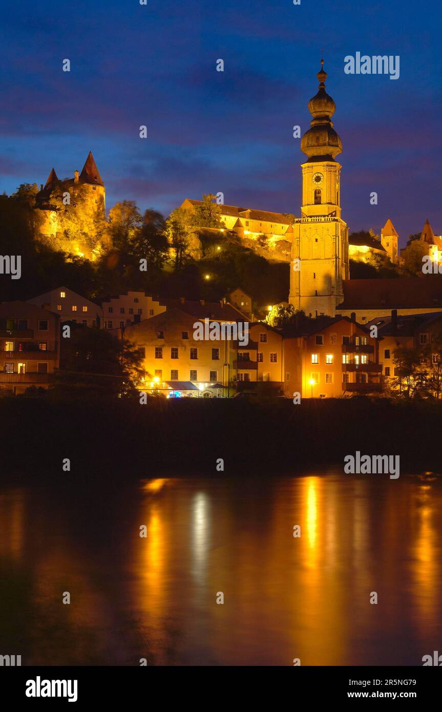 Burghausen castle bavaria night hi-res stock photography and images - Alamy