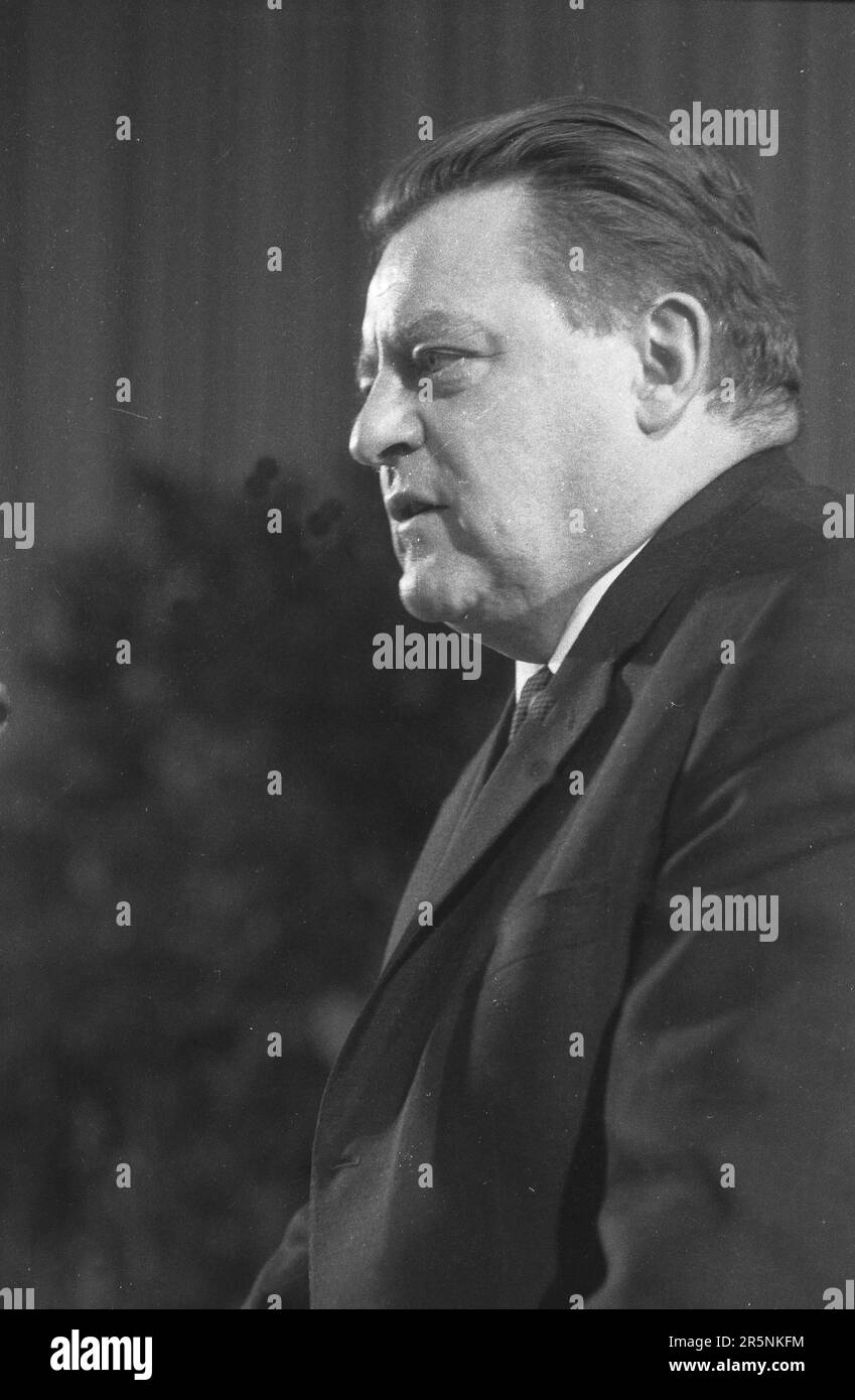 Personalities from politics, economy and culture from the years 1965-71 ...